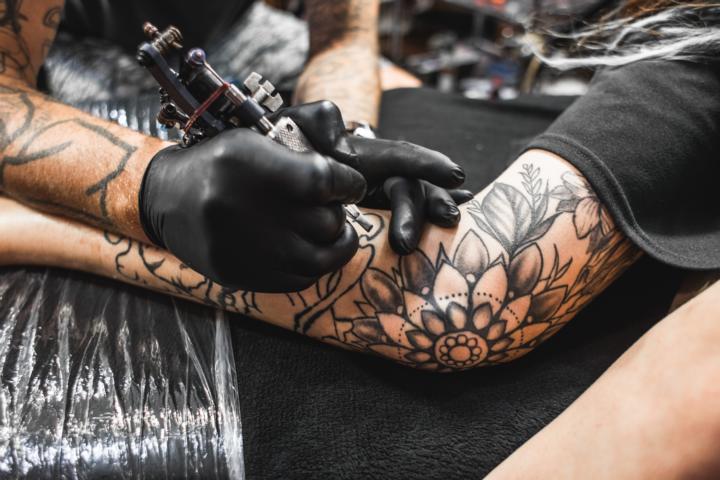 Frisches Tattoo Kuhlen